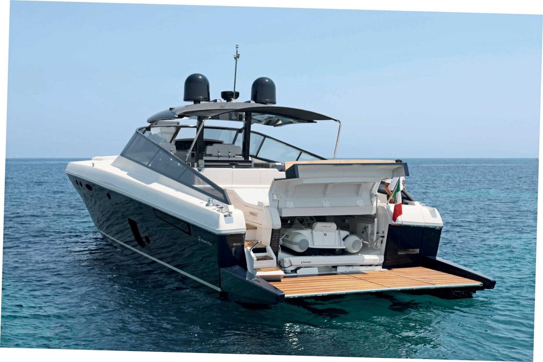 Itama 75 – MennYacht – Your Yachting Partner