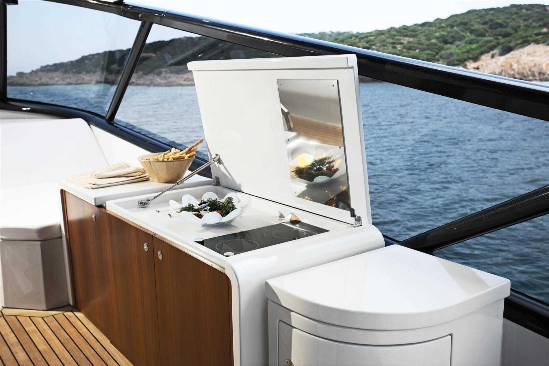 Itama 75 – MennYacht – Your Yachting Partner