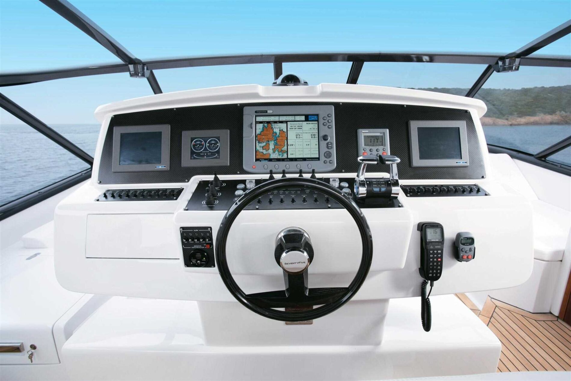 Itama 75 – MennYacht – Your Yachting Partner