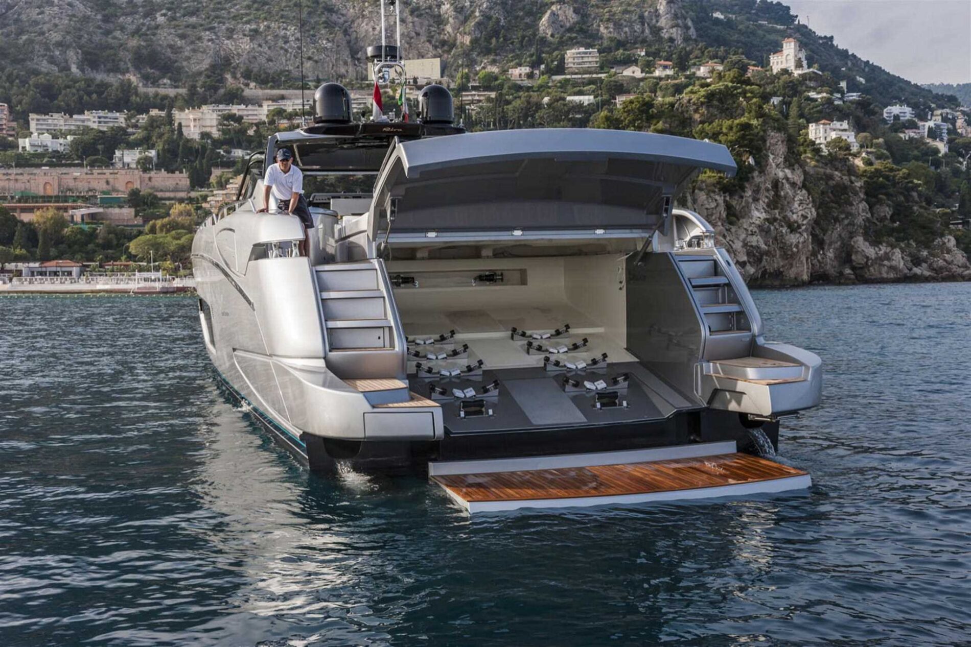 Riva 88′ Florida – MennYacht – Your Yachting Partner