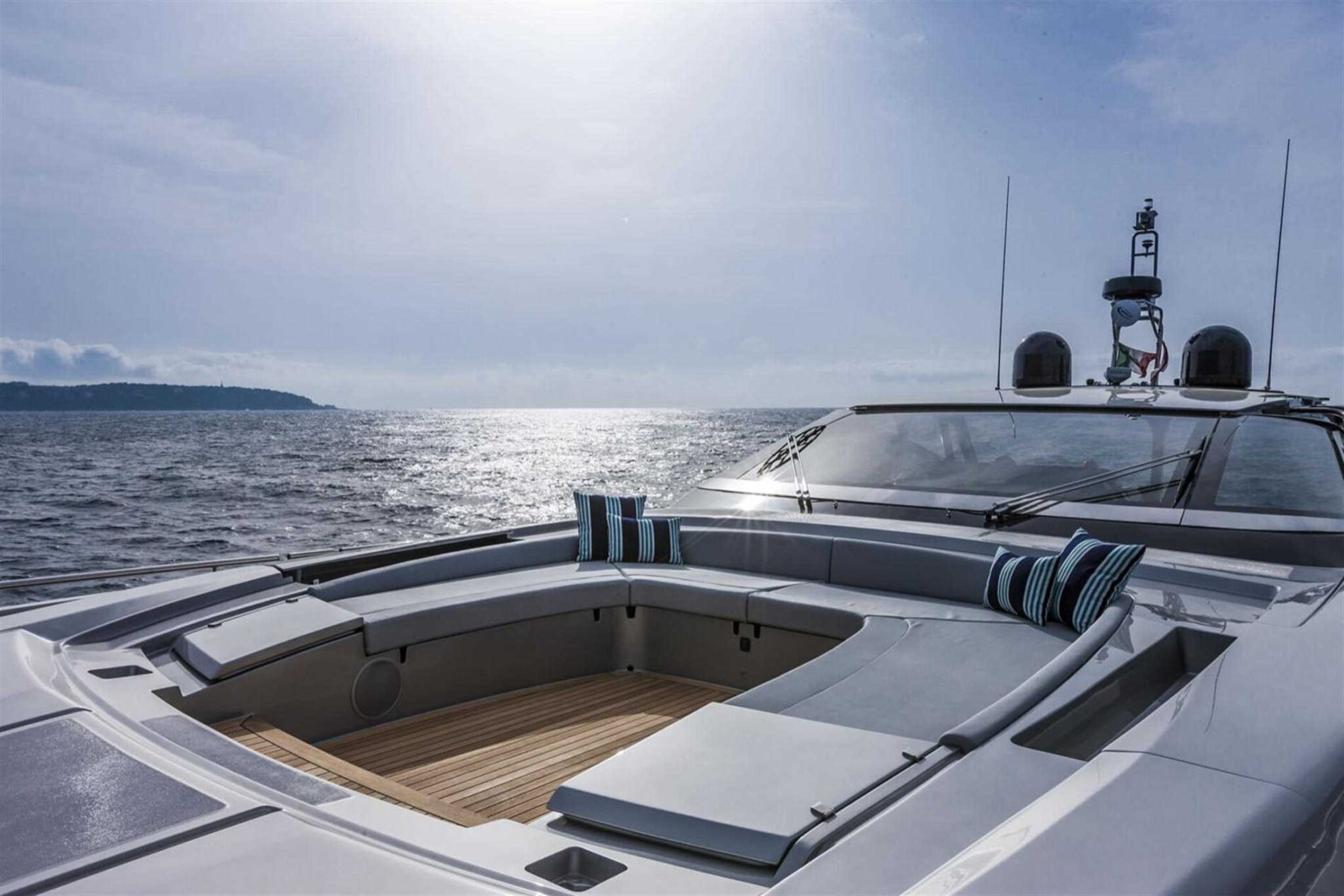 Riva 88′ Florida – MennYacht – Your Yachting Partner