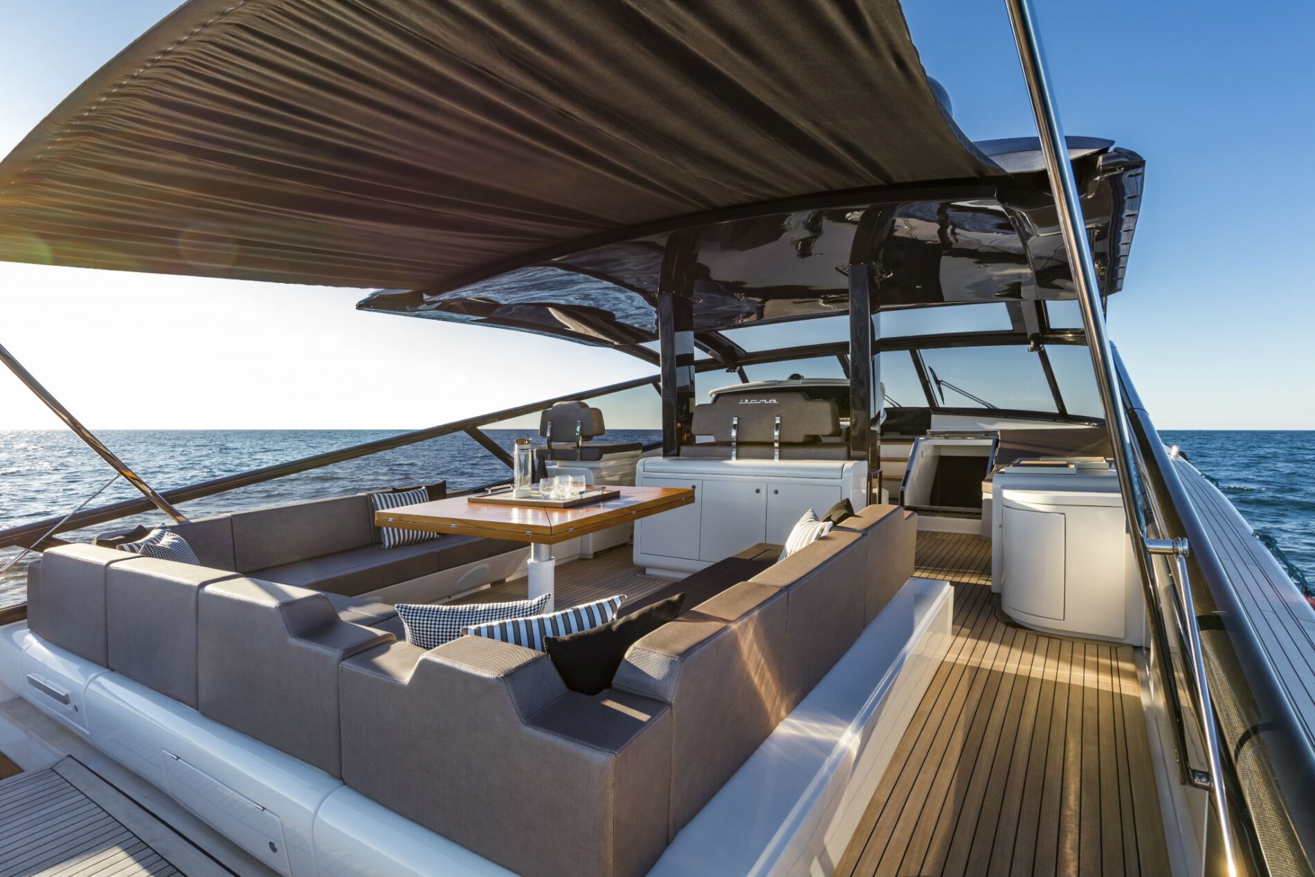 Itama 75 – MennYacht – Your Yachting Partner