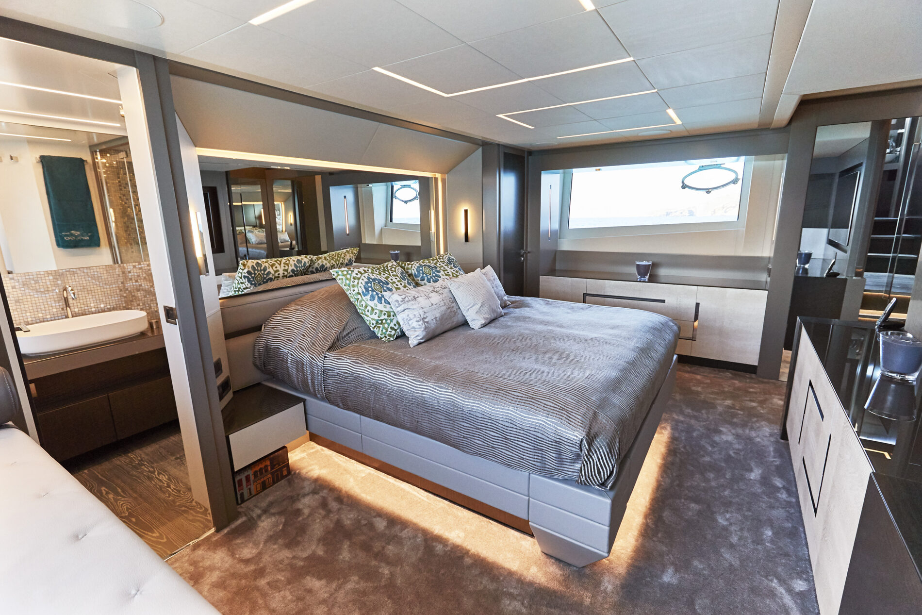 Pershing 9X “Baloo III” – MennYacht – Your Yachting Partner