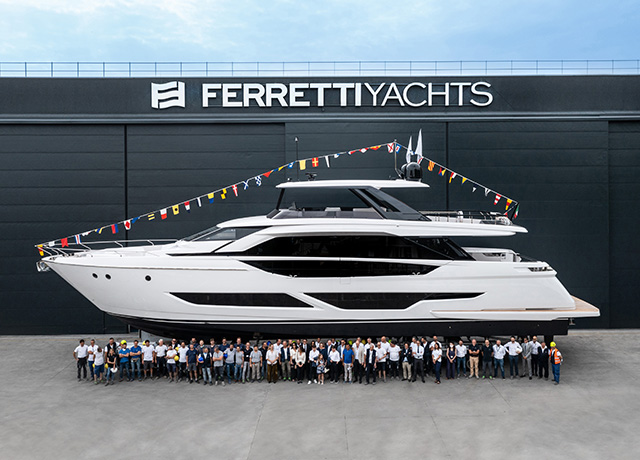 FERRETTI YACHTS 860: THE FIRST UNIT HITS THE WATER – MennYacht – Your ...