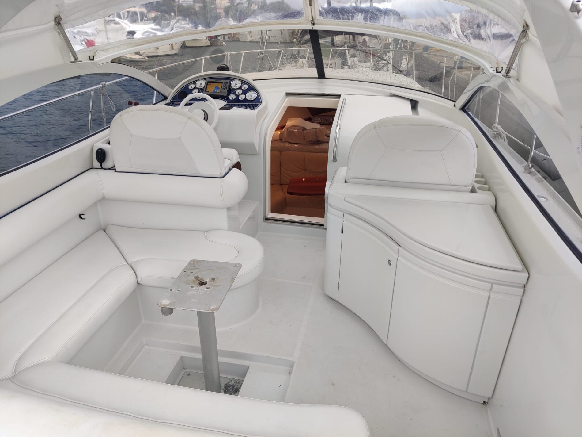 Pershing 37 – MennYacht – Your Yachting Partner