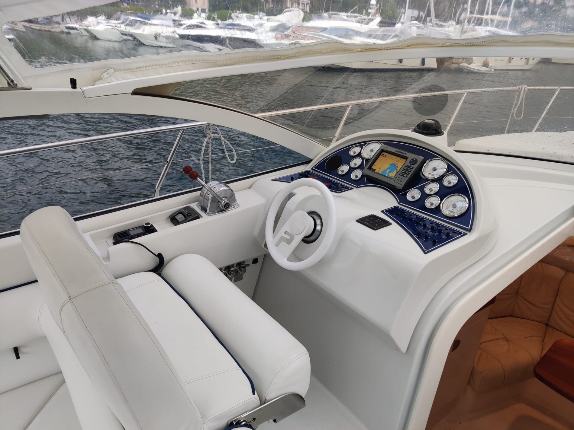 Pershing 37 – MennYacht – Your Yachting Partner