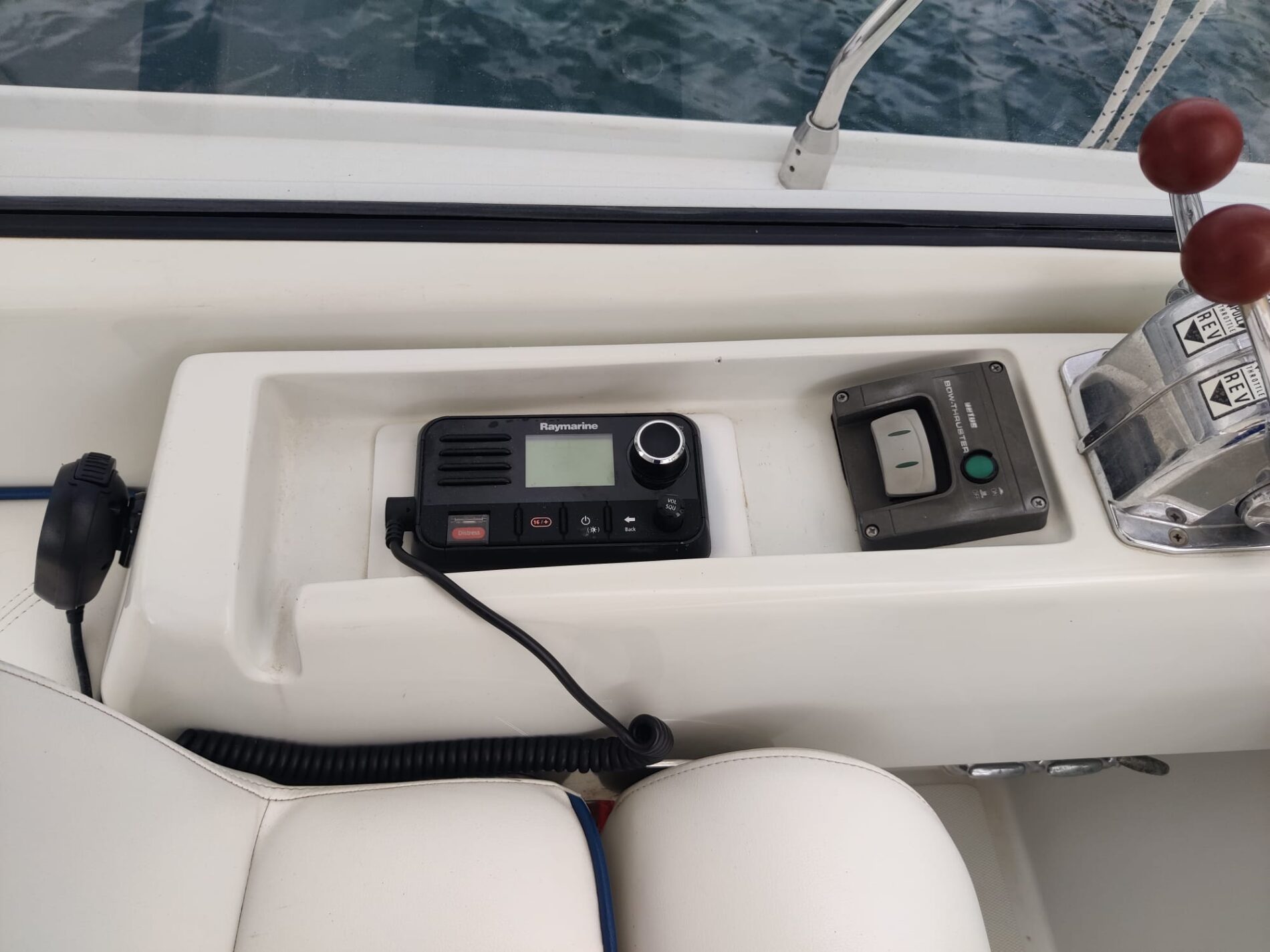 Pershing 37 – MennYacht – Your Yachting Partner