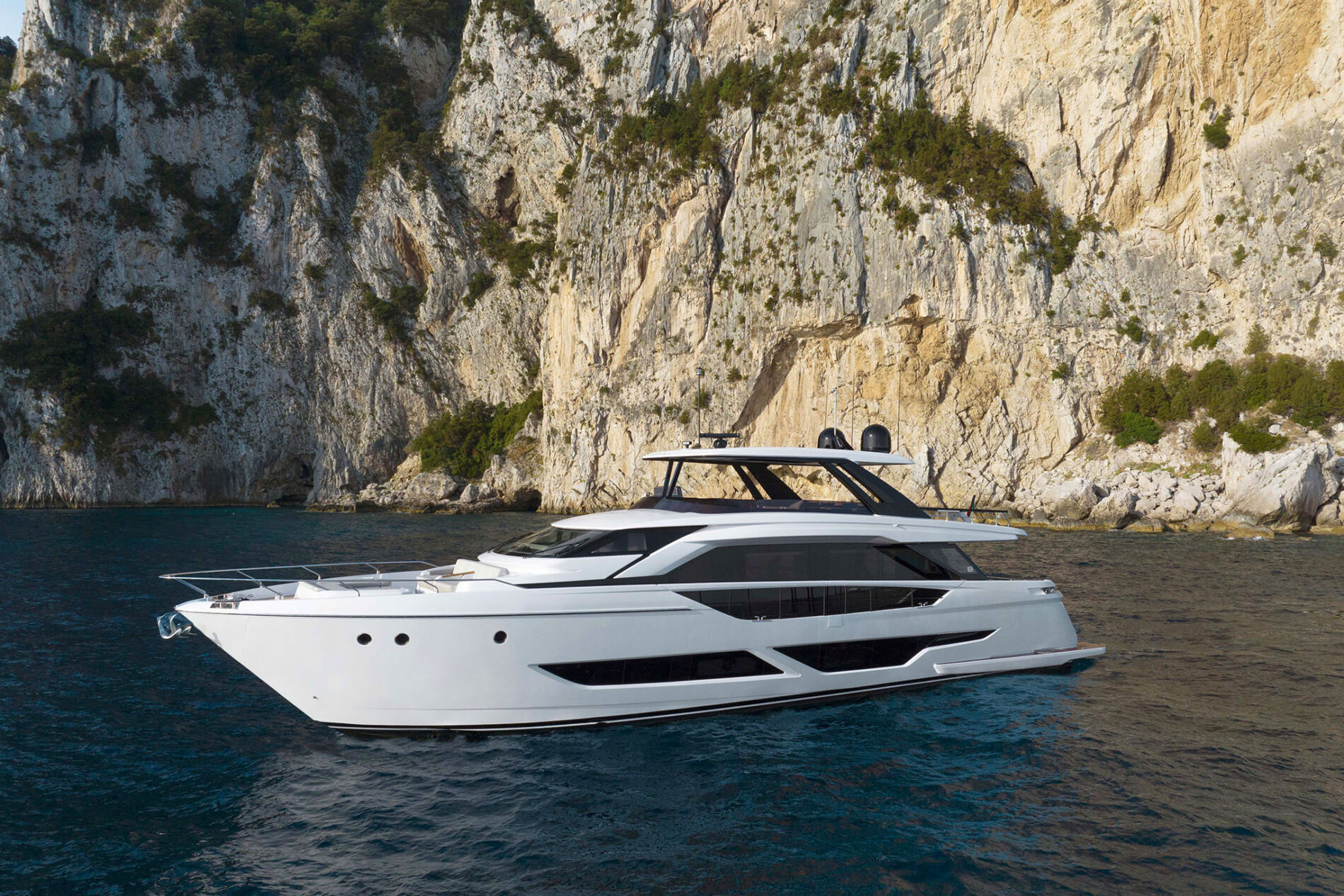 Ferretti Yachts 860 – MennYacht – Your Yachting Partner