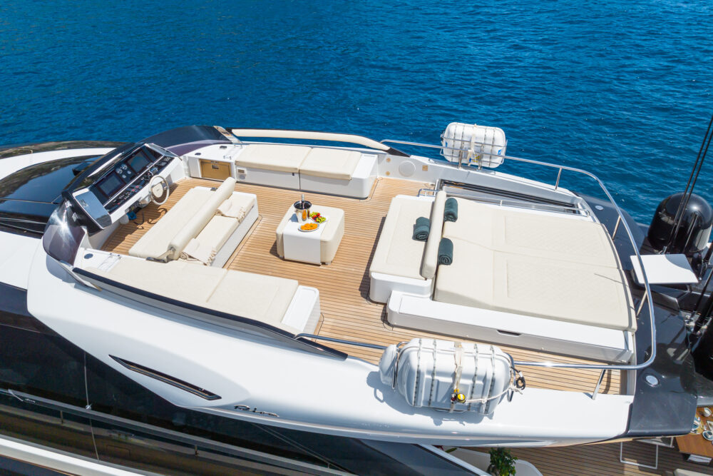 Riva 88 Folgore “KAR” – MennYacht – Vaš yachting partner