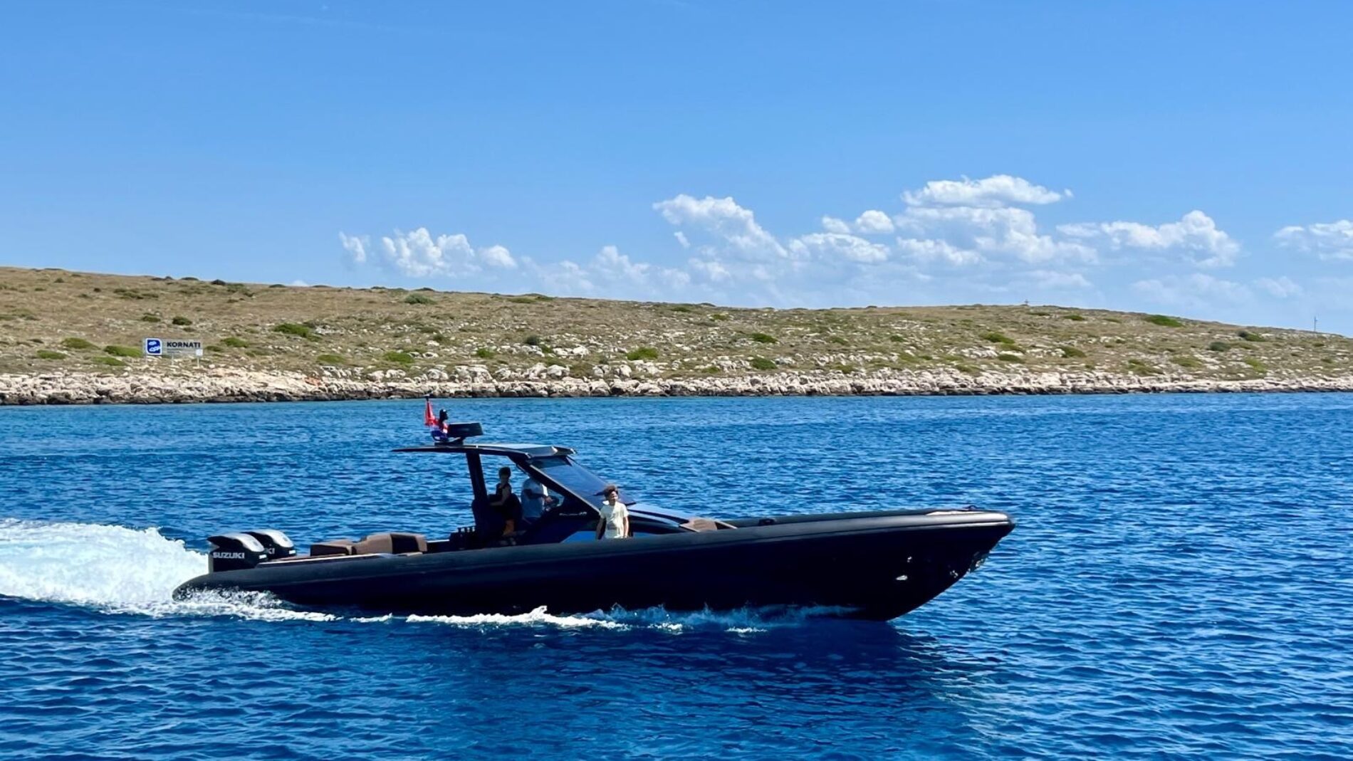 Technohull Explorer 40 “Panthera” – MennYacht – Your Yachting Partner